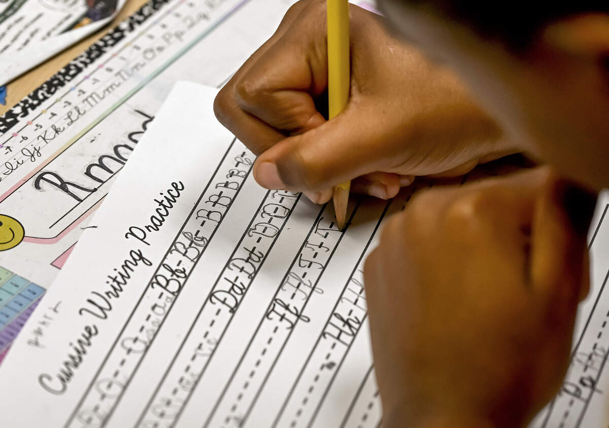 Cursive is making a comeback at this Macon elementary school | Macon ...