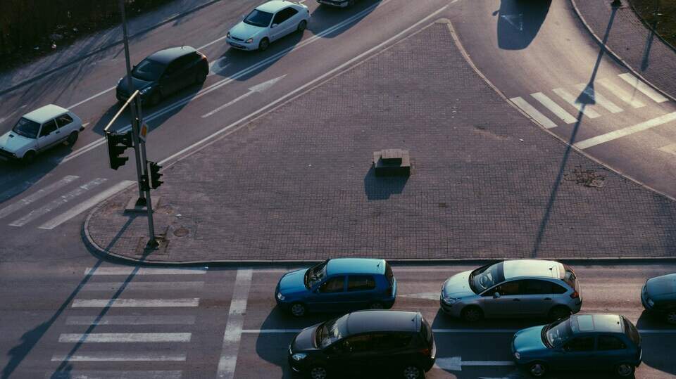Can you legally switch lanes in a Georgia intersection? | Macon Telegraph